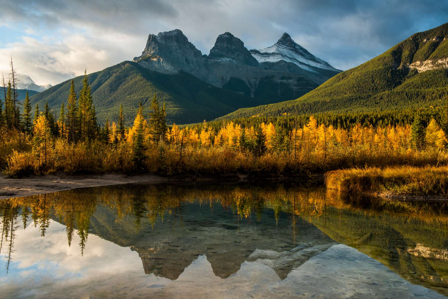 Alberta Holidays & Tours 2026/27 | Bespoke Travel to Alberta